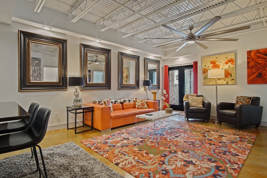 Luxury 2 Bedroom Condo, Midtown - Great Amenities With Pool! - Uptown Oklahoma City - Oklahoma City