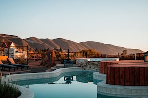 Piscina exterior sazonal 