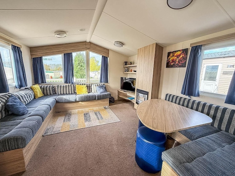 Caravan With Decking Within Walking Distance To Hunstanton Beach Ref 23054s - Norfolk