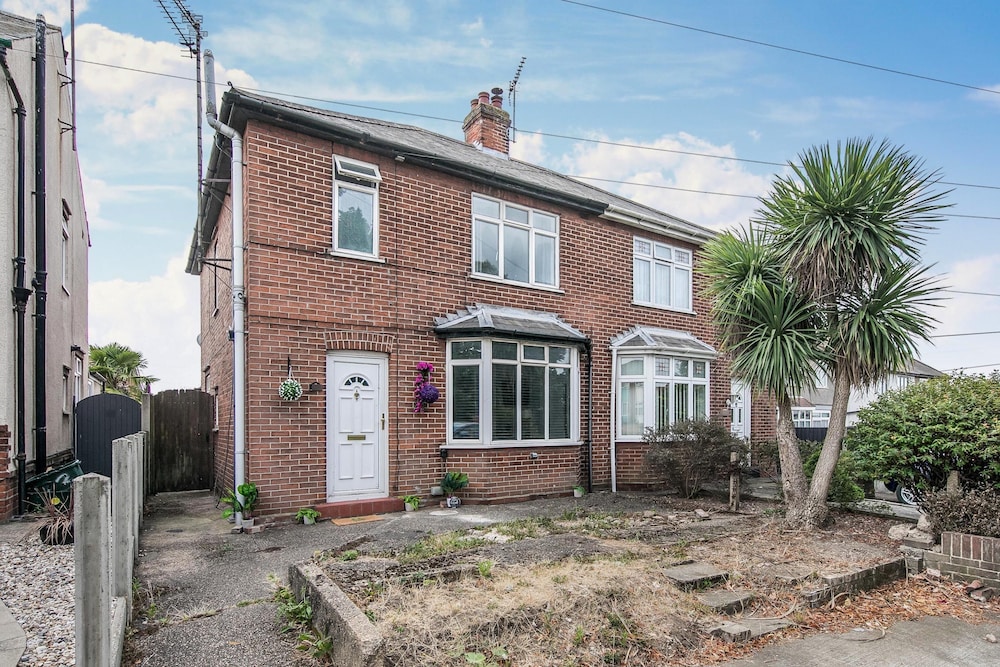 Immaculate 4-bed House In Colchester - Colchester