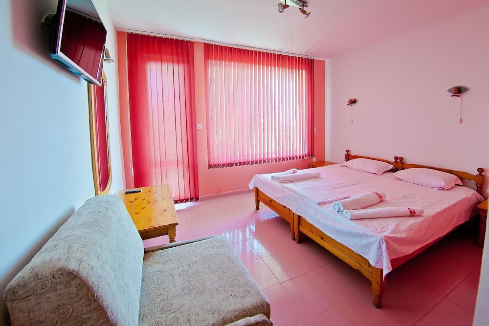 Holiday House Golden Sands For 1 - 8 Persons With 3 Bedrooms - Twin House - Varna