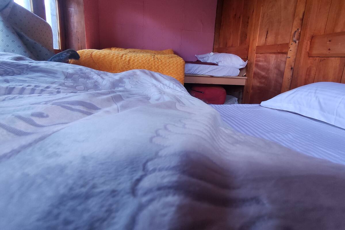 Quarto Triplo Clássico | Roupa de cama fornecida