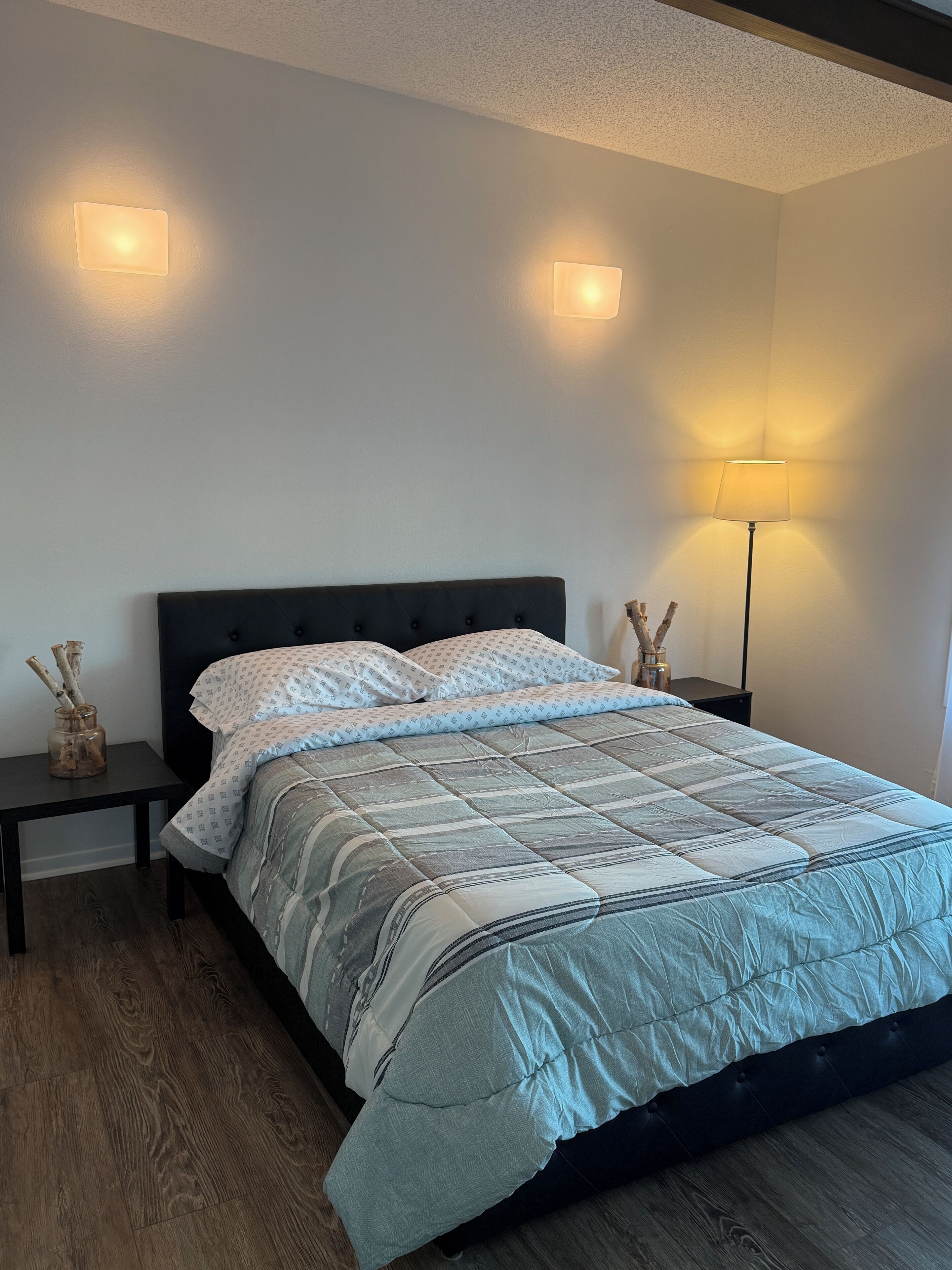 Downtown Retro Modern Flat, 3 Blocks From The Beach! - Crescent City, CA