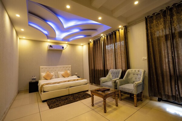 The Shahanshahi - Dehradun