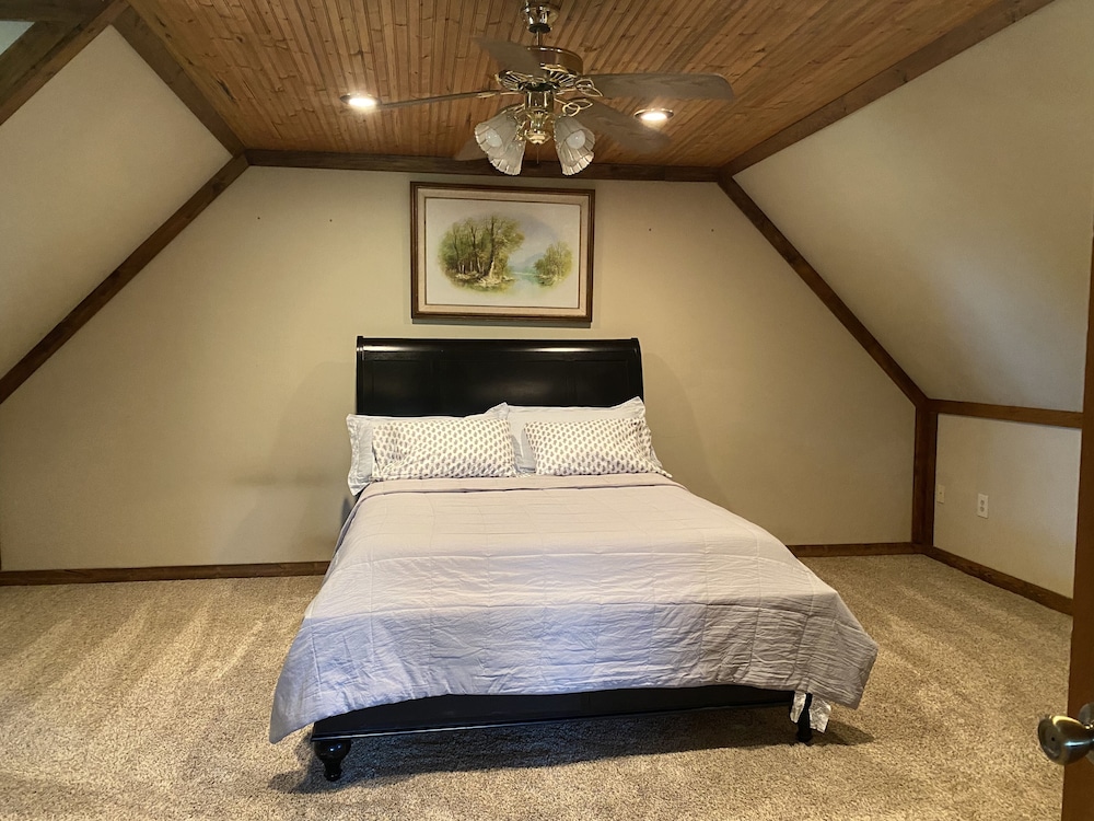 Beautiful Log Cabin With Huge Wrap Around Porches! - Lake Texoma