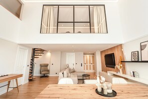 Suite Presidencial, 2 quartos | Cofre no quarto, secretária 