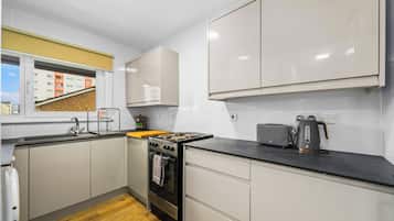 Apartamento urbano | Cozinha privada | Geladeira grande
