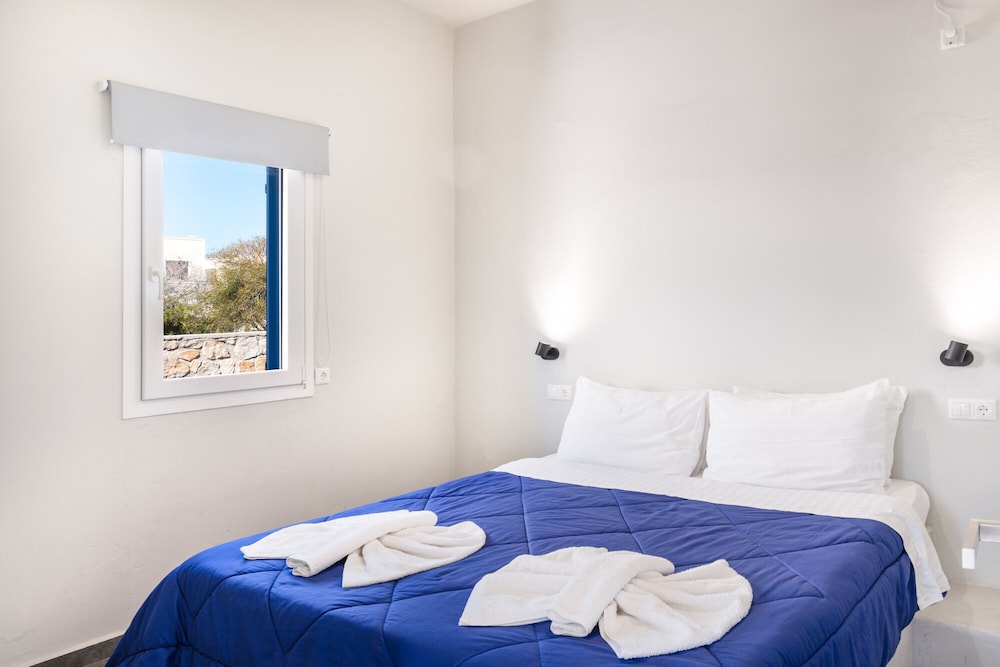 Aegean Blue Santorini Perissa Near The Beach With Private Terrace & Wi-fi - Santorini