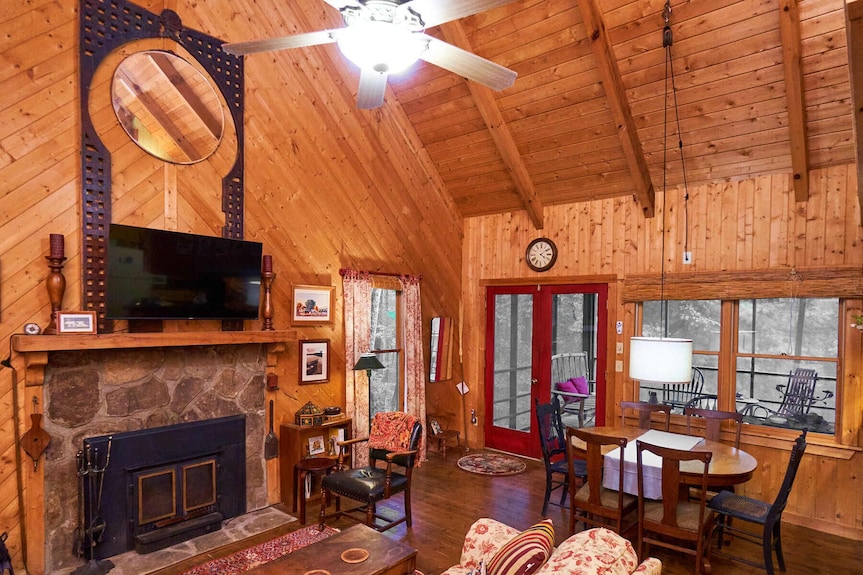 Charming Cabin Near Lake Rabun With Fire Pit + Easy Access To Mountain Hikes - Lake Tugalo, SC
