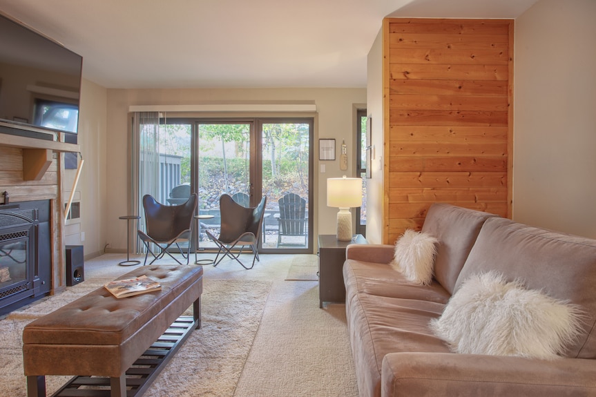 Stylish Riverfront Vail Bungalow, Low Rates! - 韋爾