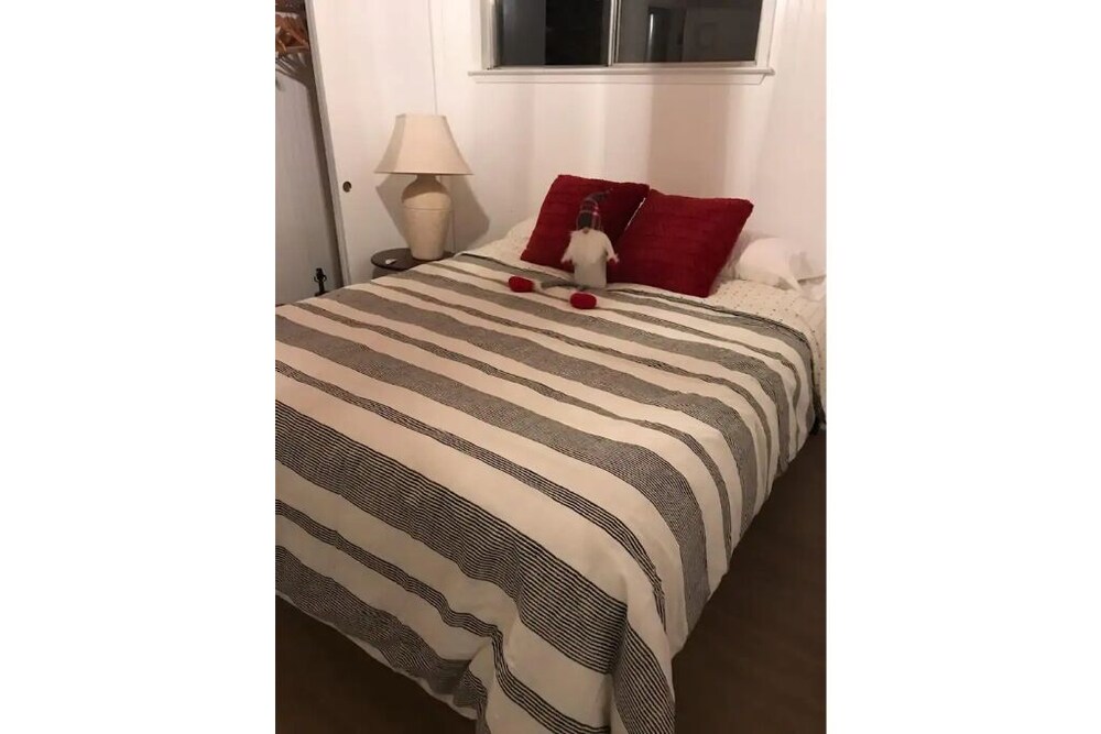 Breckenridge Chalet Near Yosemite. Nestled In Pines. Sleeps 6. Dog Friendly! - Groveland, CA