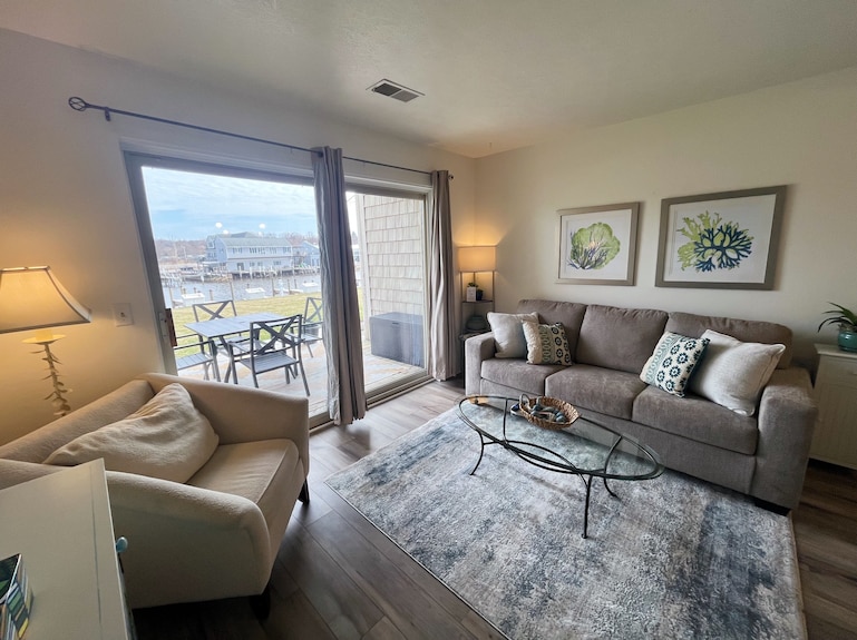 Riverfront Retreat! Walk To Downtown/near Beaches! - South Haven