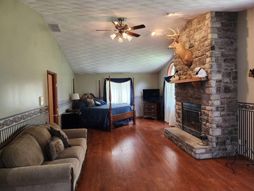 Peaceful 8 Bedroom 5 Bath W/patio Bar-grill And Swimming Pond - Pike State Forest, Latham