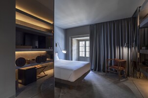 Quarto Duplo, Vista para a cidade (Custom) | Minibar, cofre com capacidade para portátil 