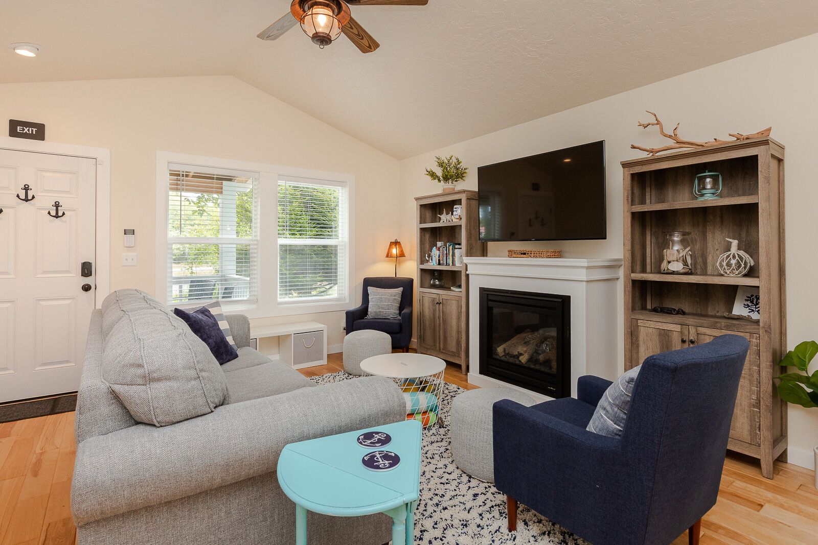 Cheerful Coastal Cottage W/hot Tub - 2 Min Walk From The Beach! - Pacific Beach, WA