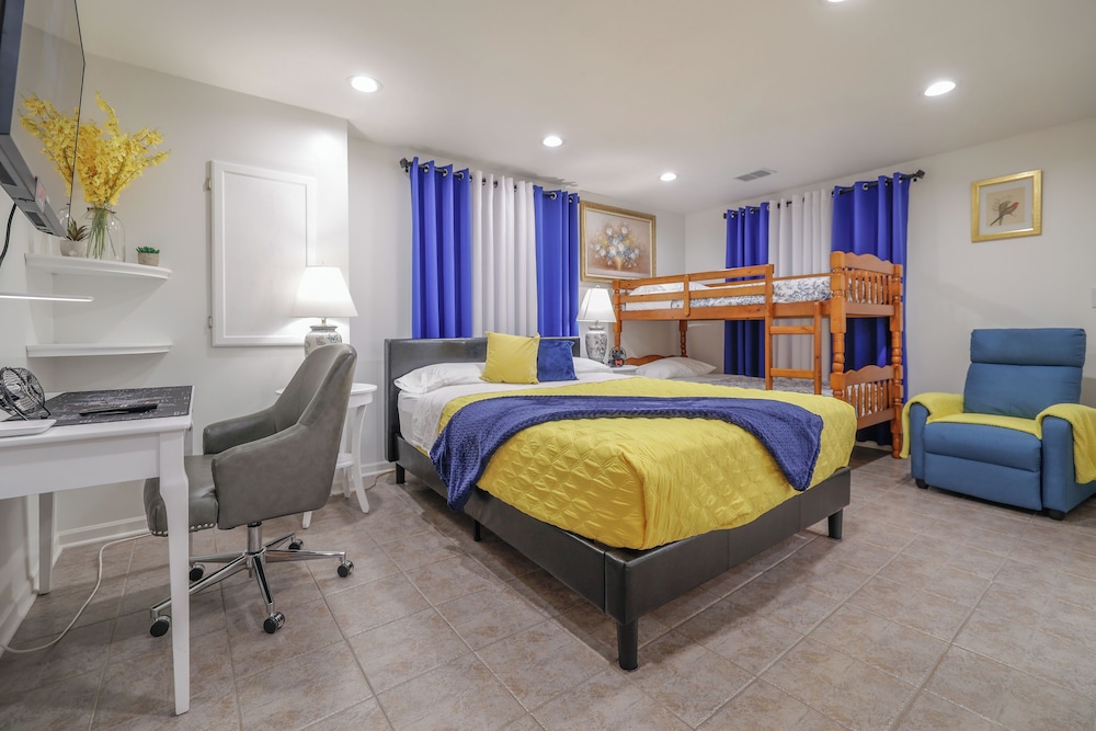 Harmony Inn - Elgin, IL