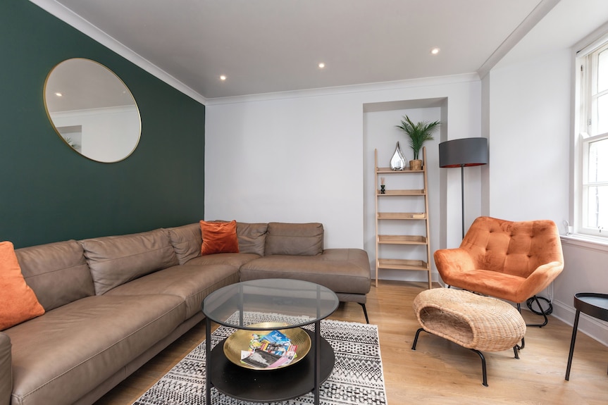 City Centre Apartment - 5 Minute Walk From The Old Town! - Edinburgh