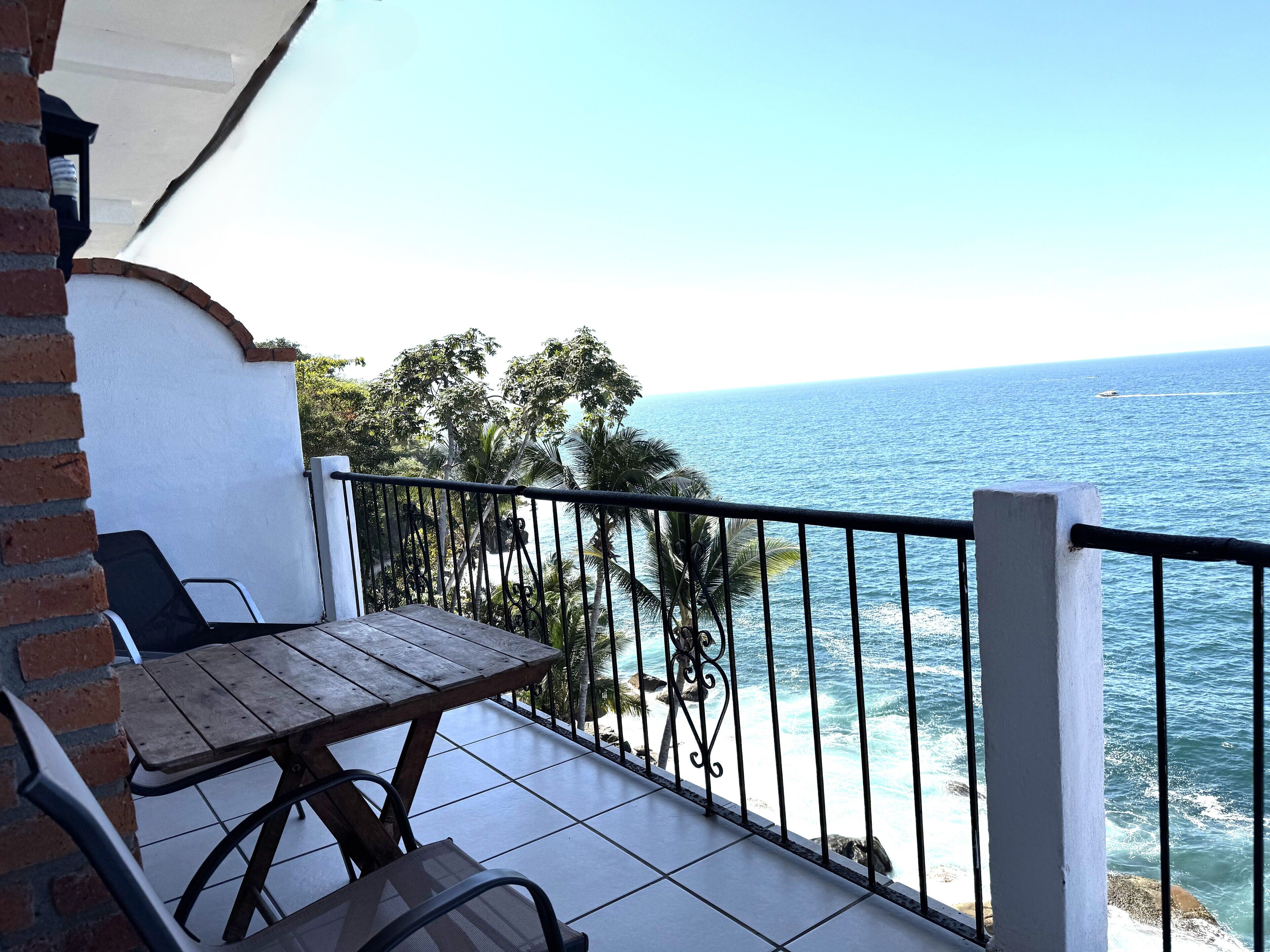 Quarto grand, 2 camas de casal, para não fumantes, vista para o oceano | 1 quarto, frigobar, individualmente decorados