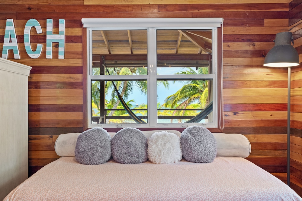 Ohana Kuknat Beachfront Cabin In Placencia Village, Clean, Quiet, Safe, Private. - Placencia