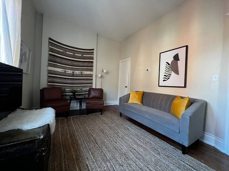 414 #3 · Stellar Suites | Here Comes The Sun | St. James Ct - Kentucky