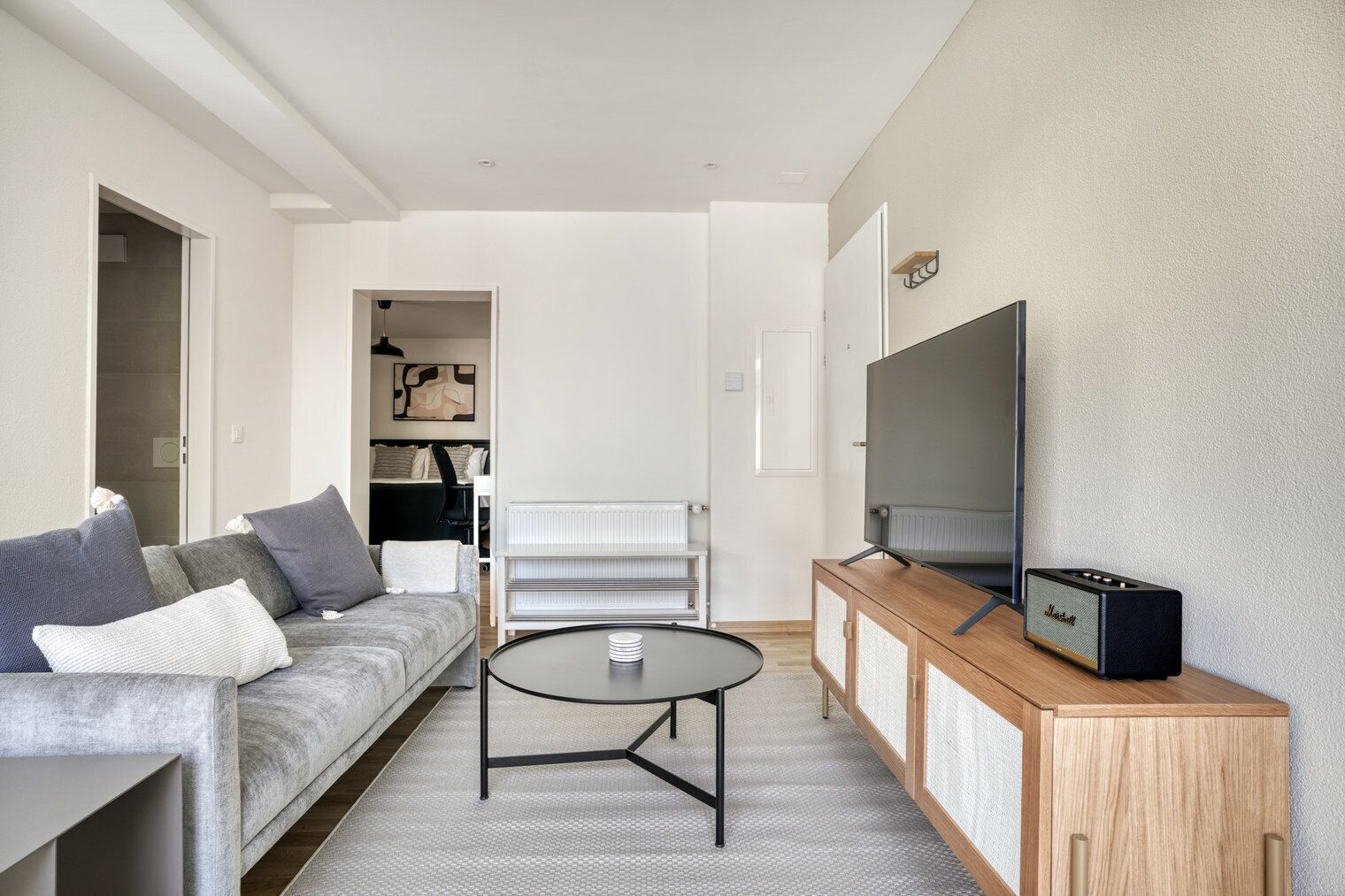 Deluxe Wiedikon 2.5 Room W/ Storage & W/d, 1 Min To Market, By Blueground - Zürich