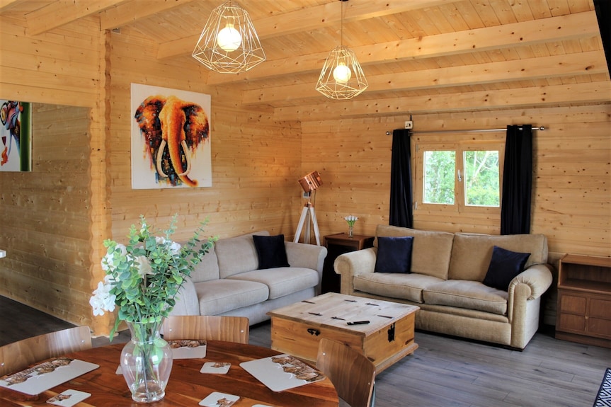 Stunning 5-bed Cabin In Ashton Under Hill - Gloucestershire