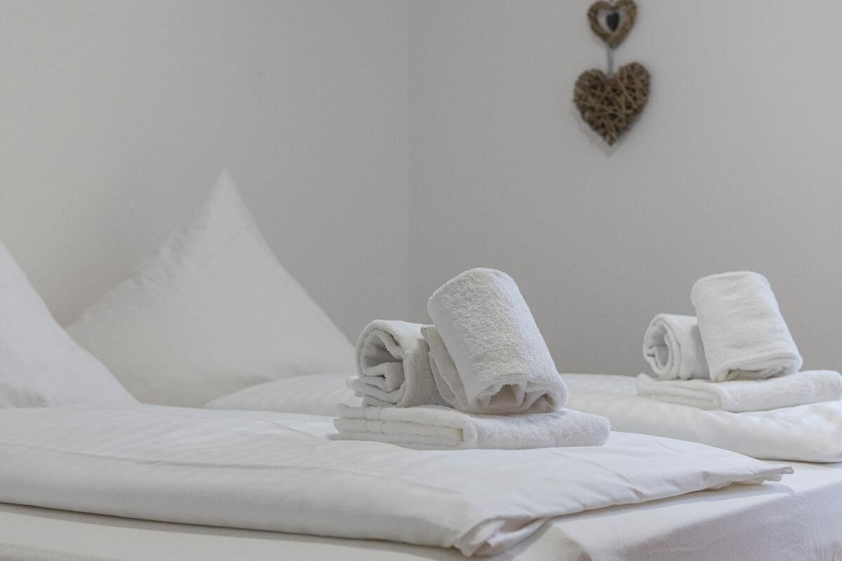 Spacious Three-room Vacation Apartment For Up To 6 People With Balcony - Viechtach