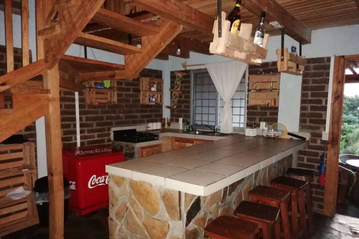 Cabana família | Cozinha privada | Cooktop, talheres/pratos/utensílios de cozinha, produtos de limpeza