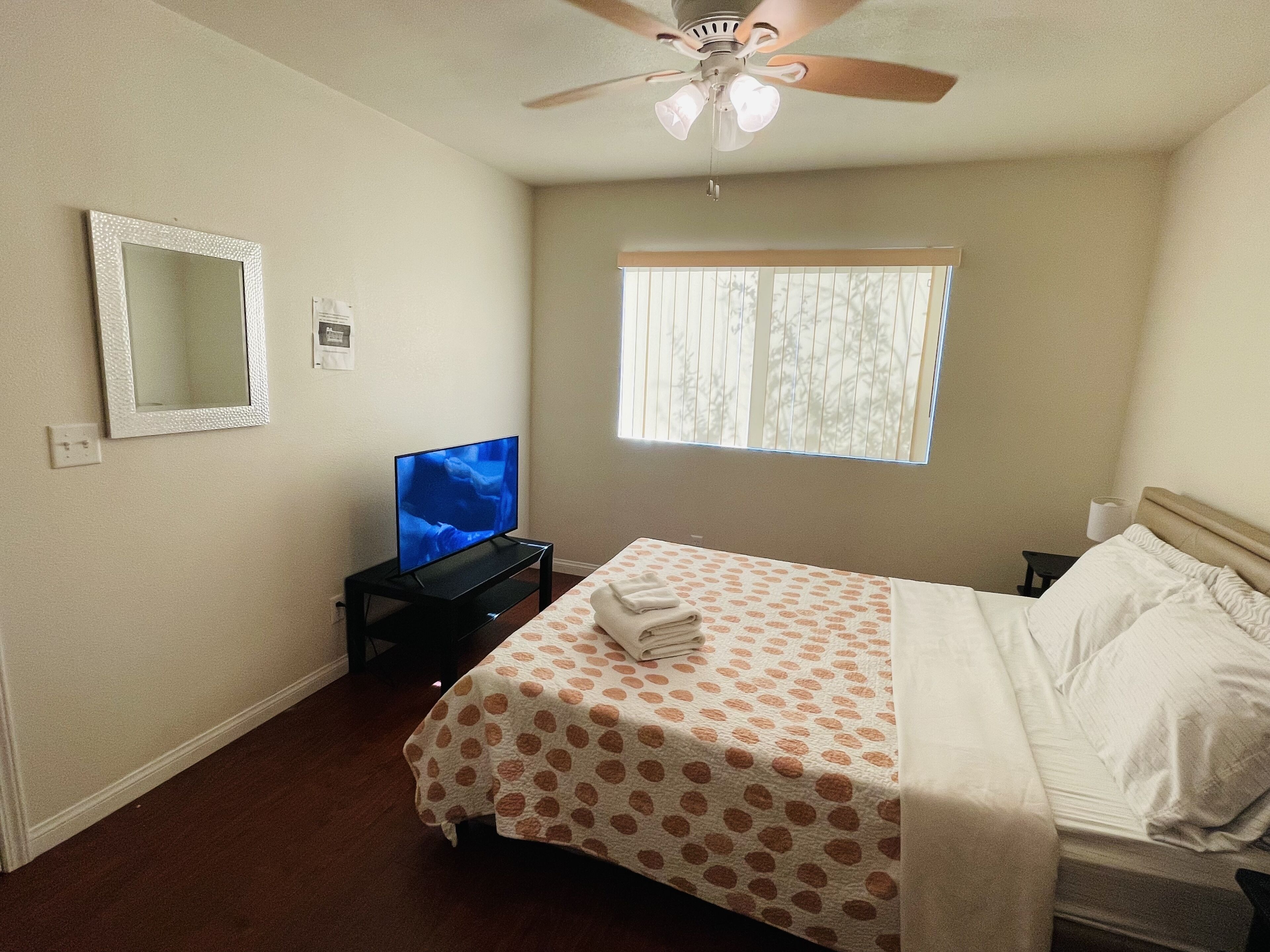 2-12 People 4 Bedrooms 6 Beds 2 Bathroom, Free Parking, Pets Friendly - San Bernardino, CA