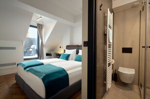 Quarto Duplo Deluxe, terraço | Roupa de alta qualidade, edredões de penas, secretária 