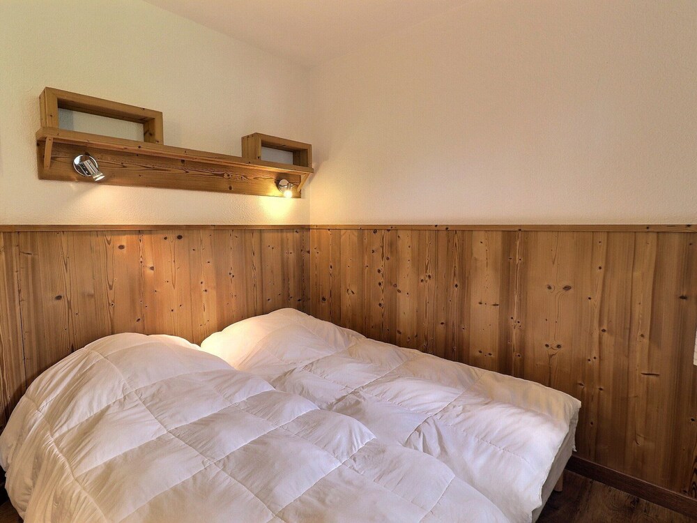 Charming 1-bedroom Apartment In La Tania, Ski-in/ski-out, Sleeps 4 - Courchevel
