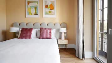 Apartamento, 2 quartos, varanda | 3 quartos, cofre no quarto, com decoração personalizada