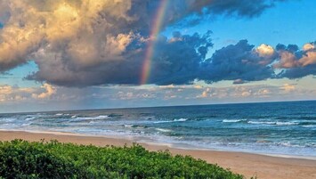 Perto da praia, areia branca