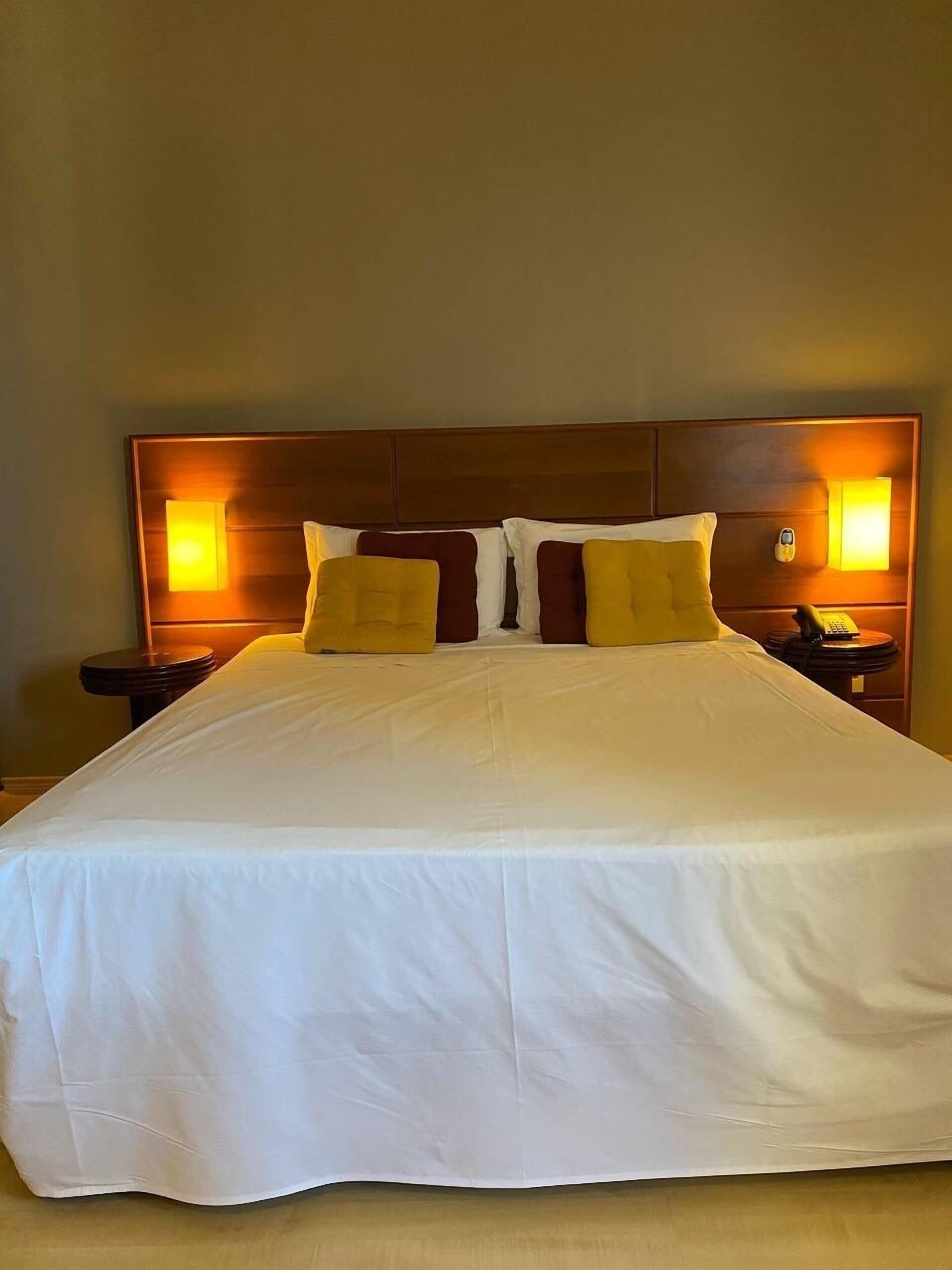 Cortinas/cortinados opacos, roupa de cama fornecida 