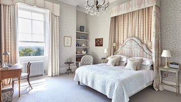 Quarto com design assinado | Individualmente decorados, individualmente mobiliados, escrivaninha