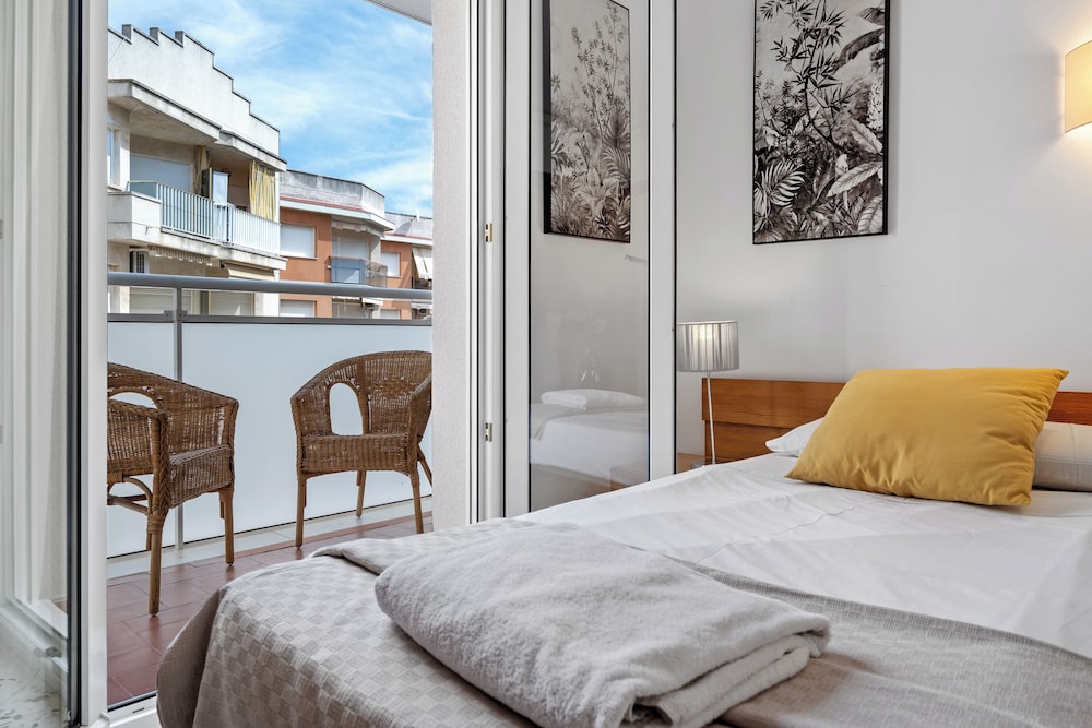 Apartamento En La Playa De Calafell Con Piscina Y Terraza Compartidas; Admite Mascotas - El Vendrell