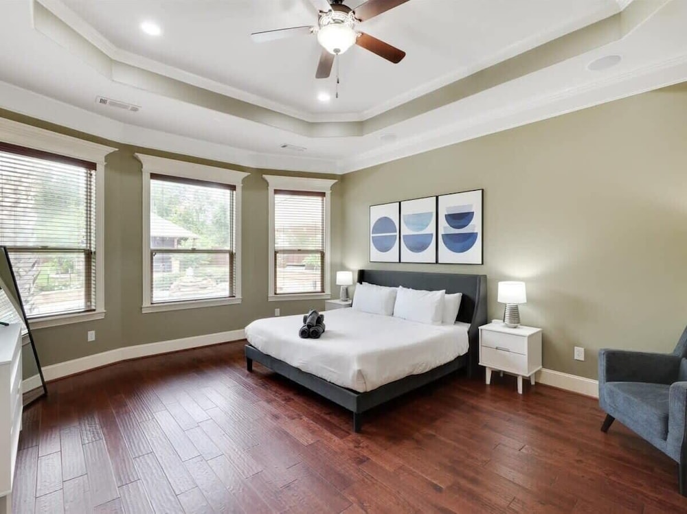 Luxury4000sqft,hot Tub,games,cinema,ftworth,attst - Arlington, TX
