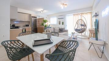 Quarto Duplo de Luxo | Sala de estar | Smart TV, escritórios