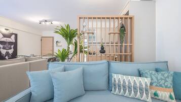 Quarto Duplo de Luxo | Sala de estar | Smart TV, escritórios