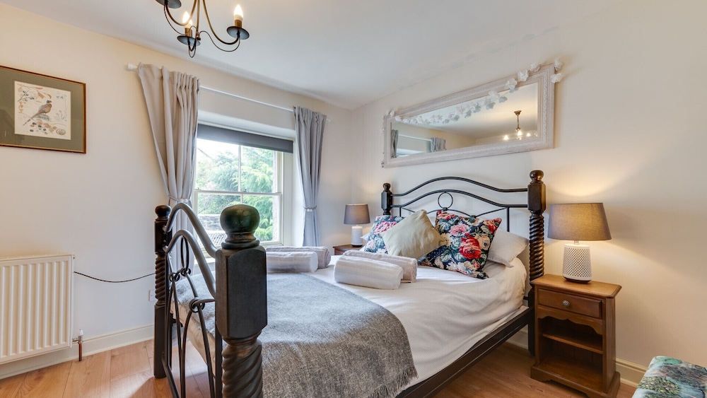 Herbal Cottage - Three Bedroom House, Sleeps 5 - Hathersage