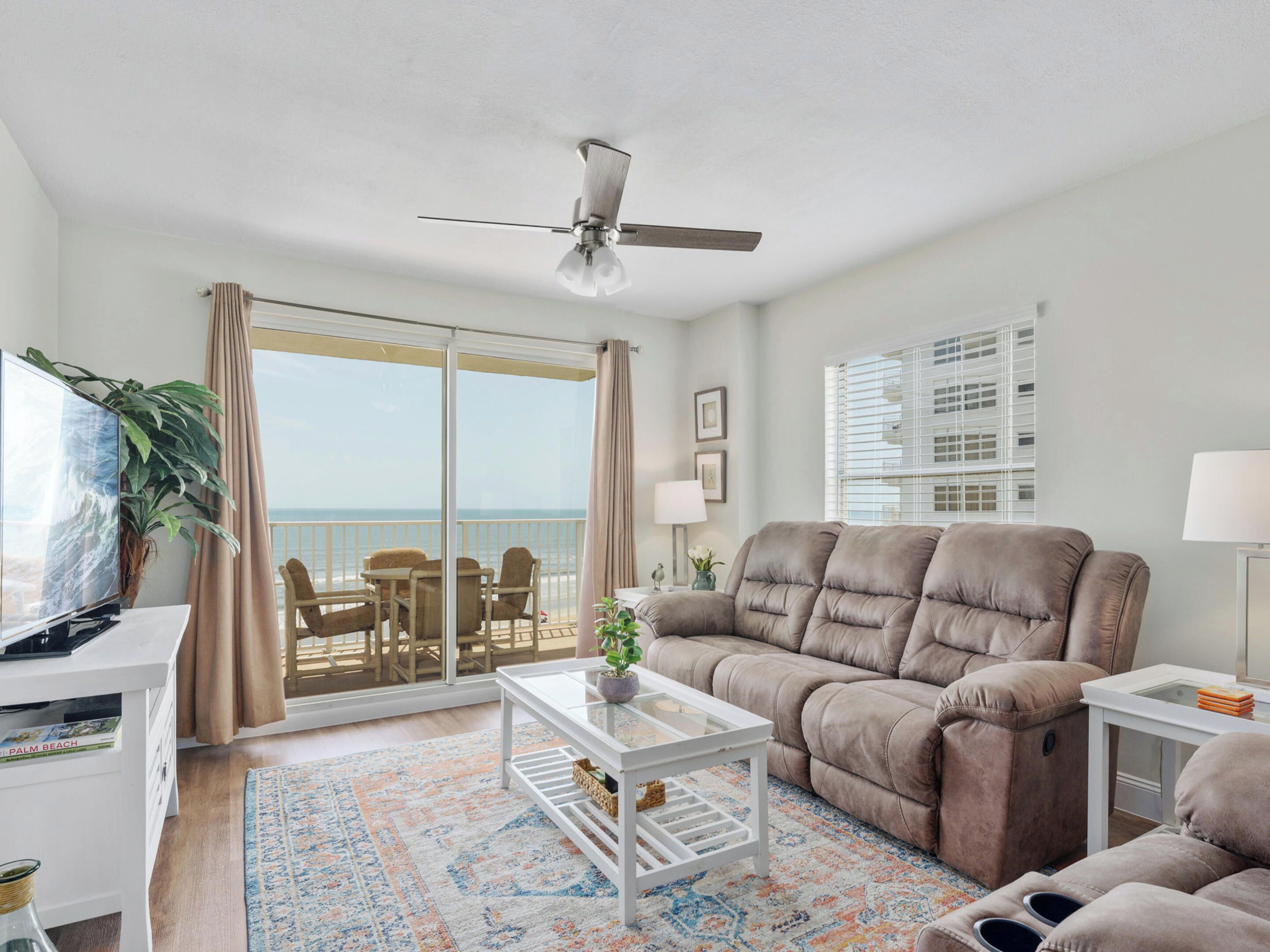 Bright, Upscale Oceanfront Condo W. Amazing Views, Pool - Ormond-by-the-Sea, FL