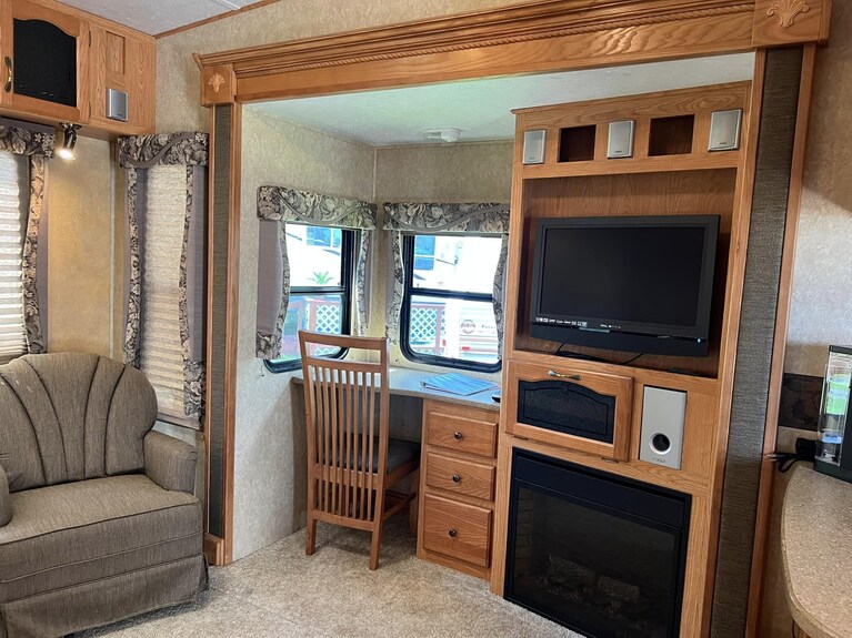 Lakeside 5th Wheel On Beautiful Nelson Lake - Wisconsin