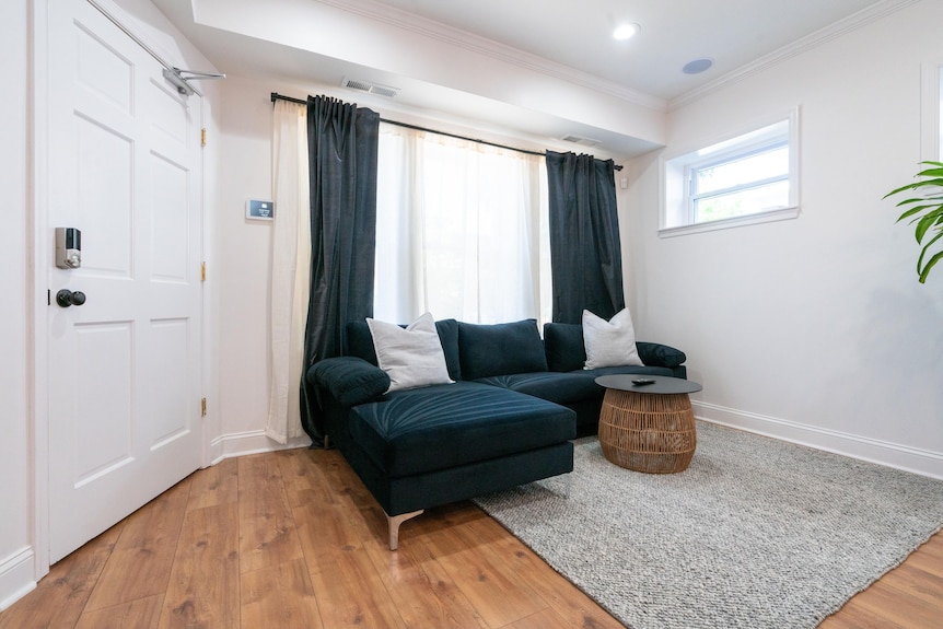 Luxury Remodeled Dc Suite- Near Restuarants, H Street & Downtown. Quiet Area!! - Washington D. C., DC