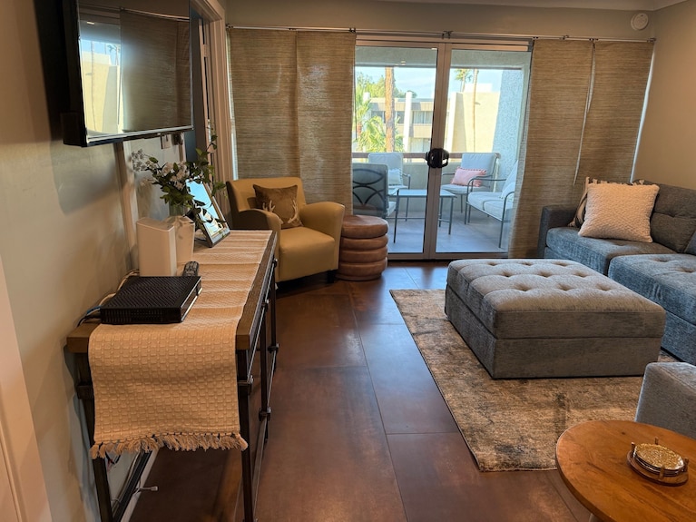 Gorgeous Condo By Fashion Square/old Town W/pool - Scottsdale, AZ