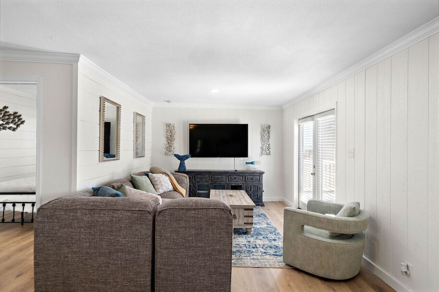 Cozy Canal-front Beach Bungalow With Amazing Views - Freeport, TX