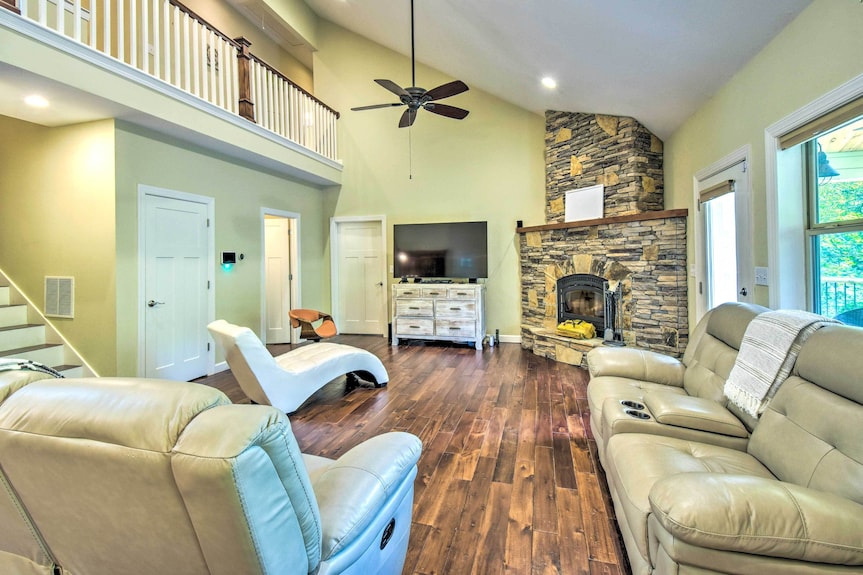 Cozy Riverside Dahlonega Home W/ Kayaks + Fire Pit - Lake Lanier
