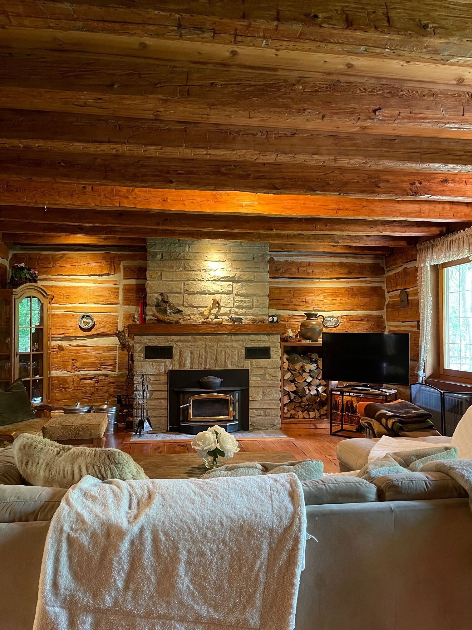 Charming Log Home - 25 Private Acres In Caledon - Caledon, ON, Canada