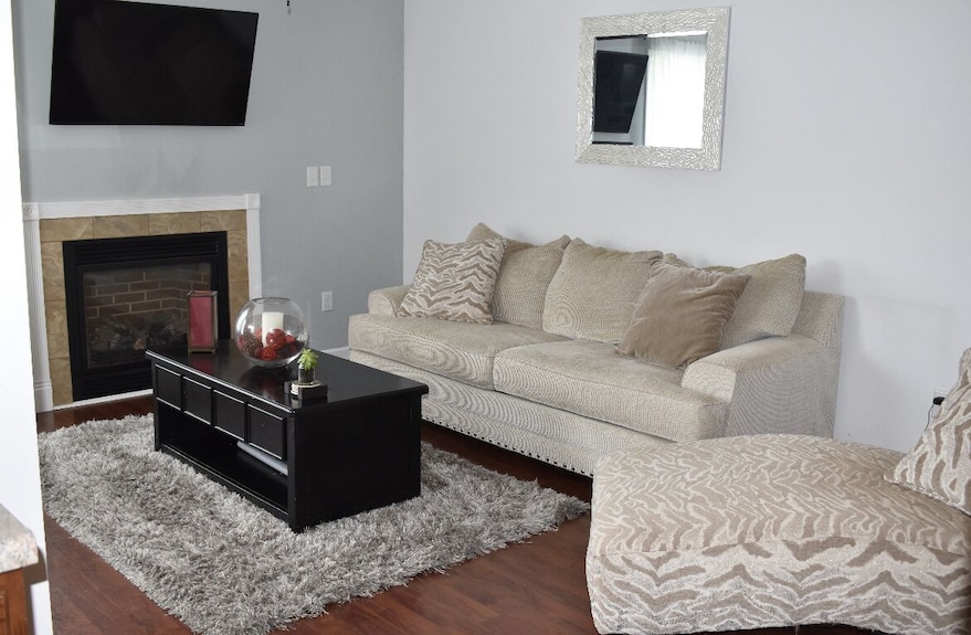 Home Away From Home! Entire Townhome- Large Backyard. Close To Many Colleges. - Troy, NY