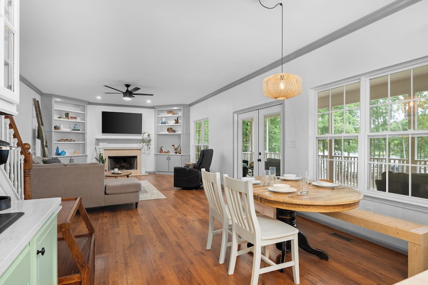 Beautiful Updated Lake House W/ Private Deep Water Dock - Lake Oconee, GA