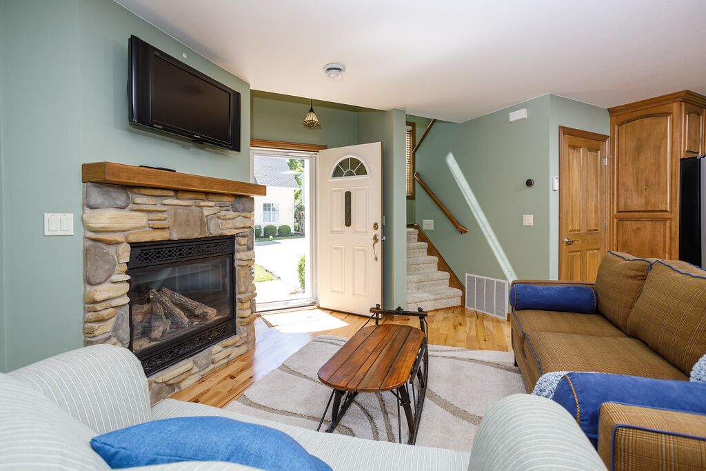 Downtown Fish Creek- Community Pool, Walking Distance From Restaurants And Bars - Egg Harbor, WI